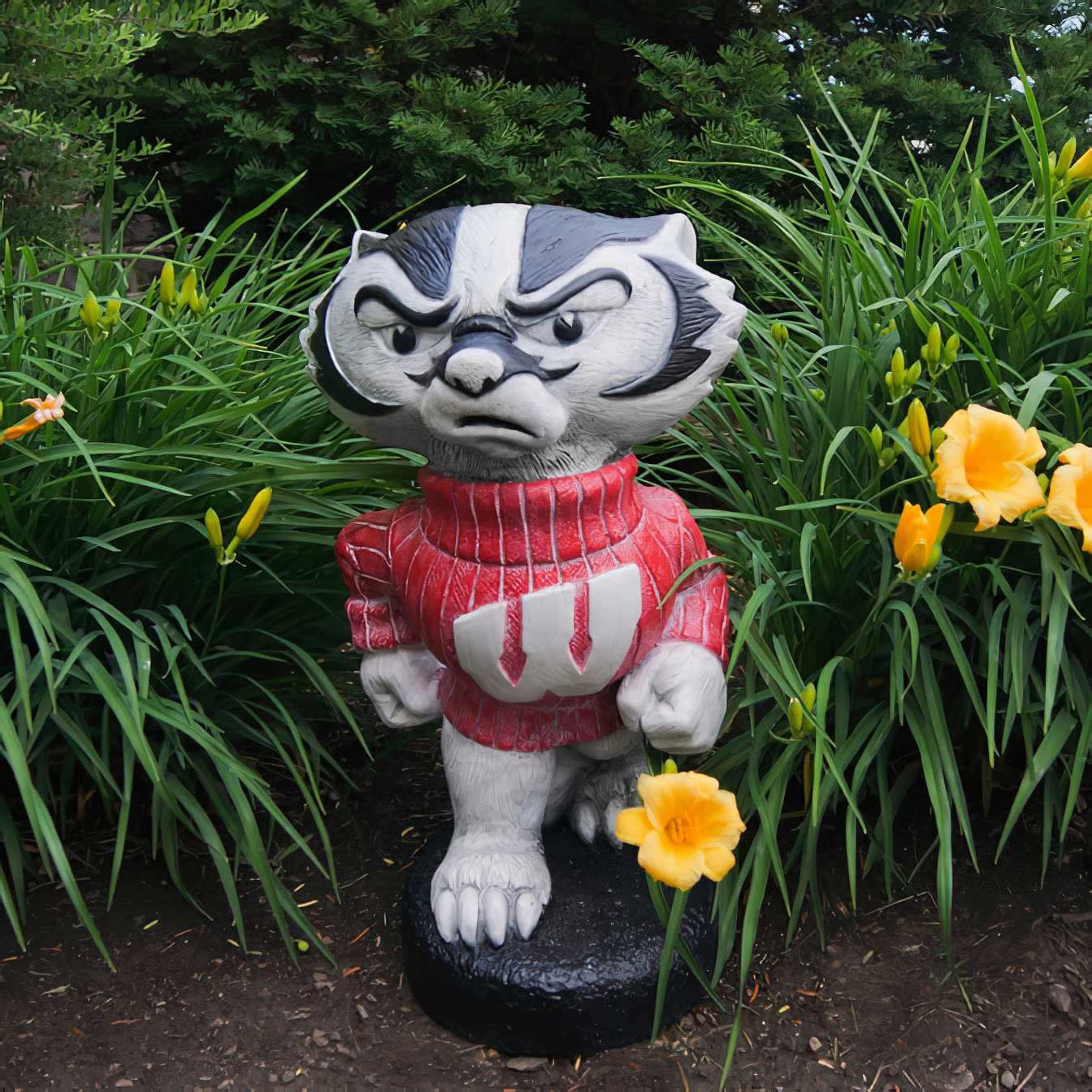 Wisconsin Badgers Mascot Statue — AllSculptures