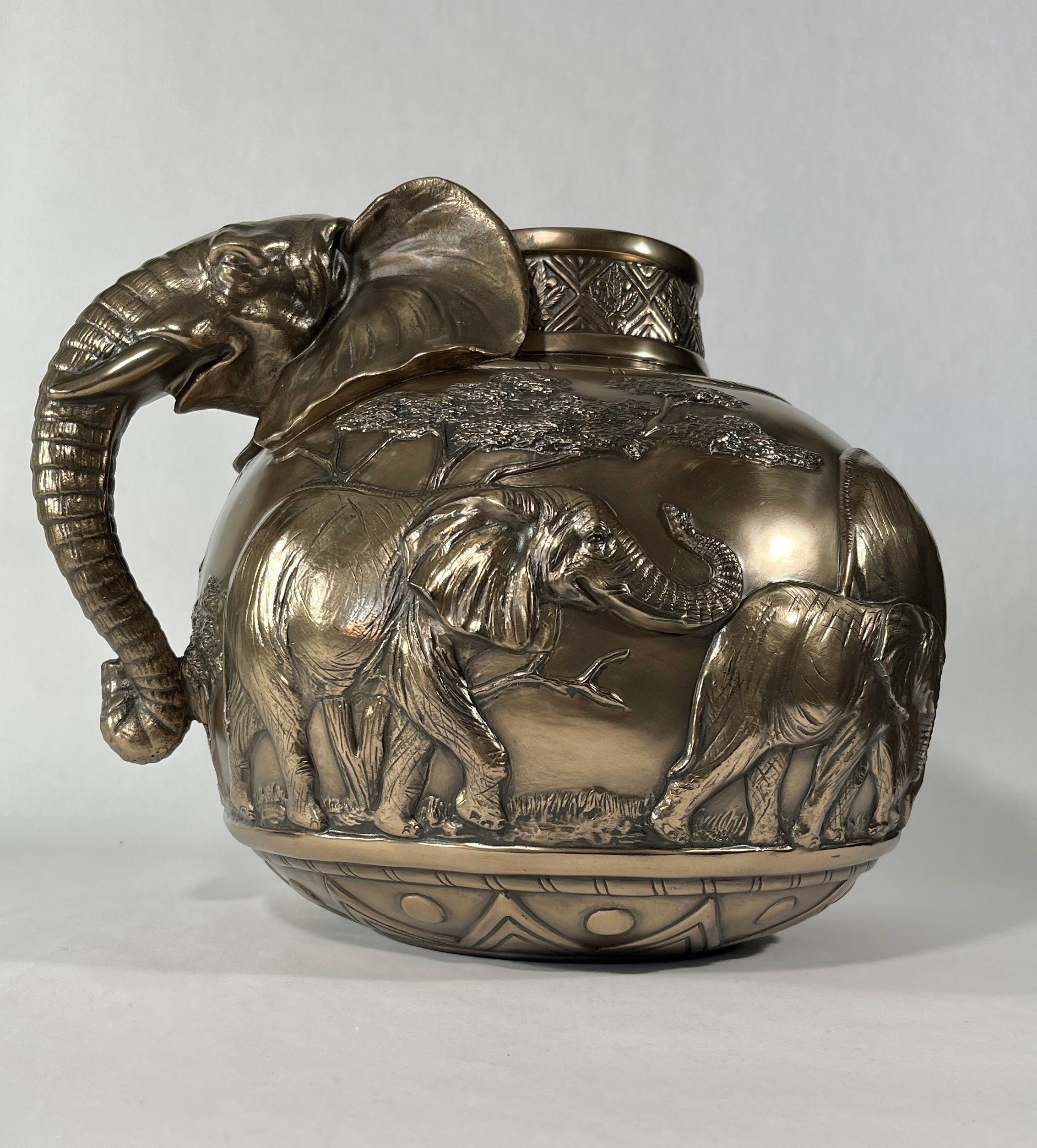 Safari Elephants Vase — AllSculptures